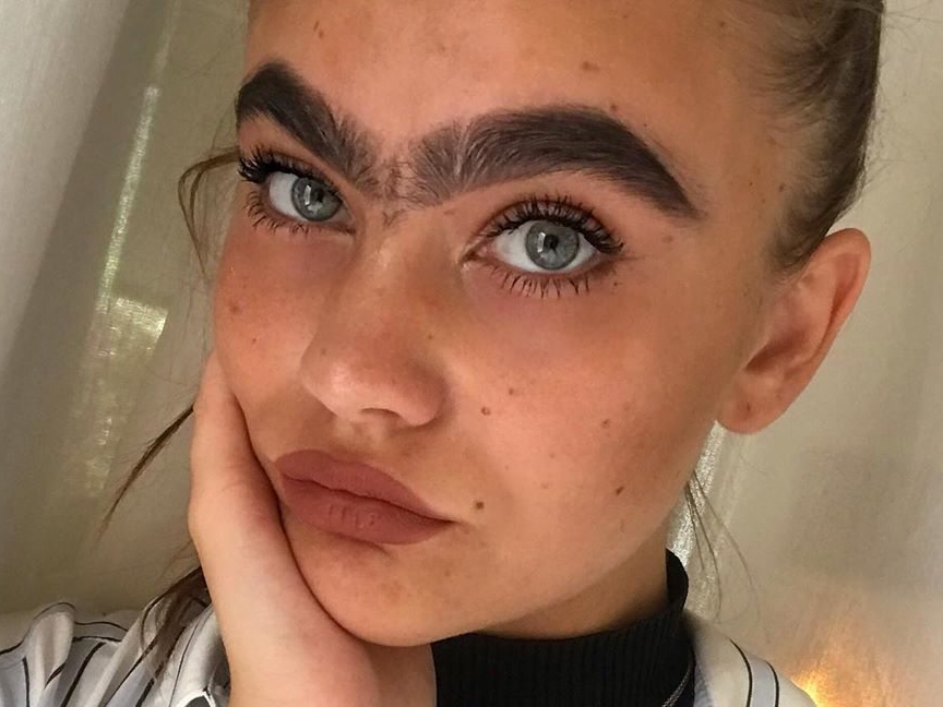 18-latka wyhodowała monobrew. „Wygląda to trochę dziwnie” – Wprost