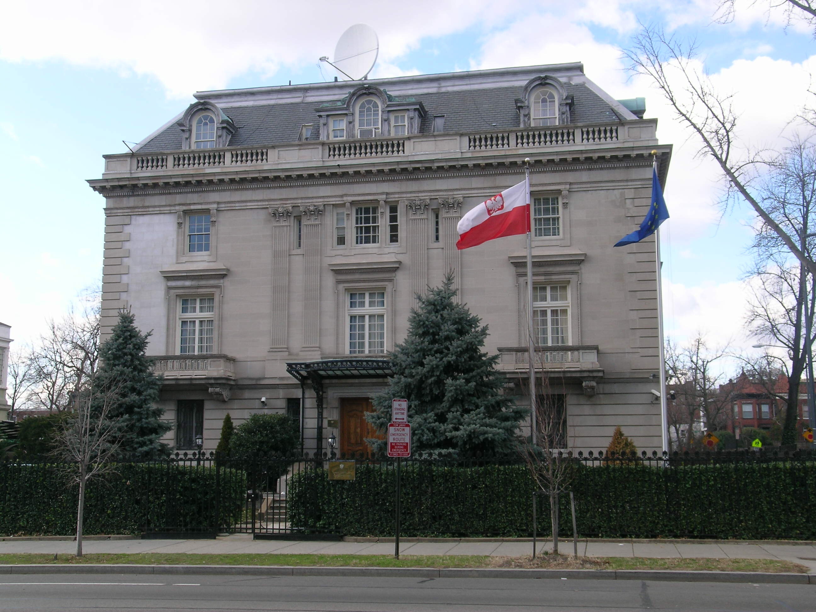 Ambasada Polski w USA walczy z wizerunkiem 11 listopada